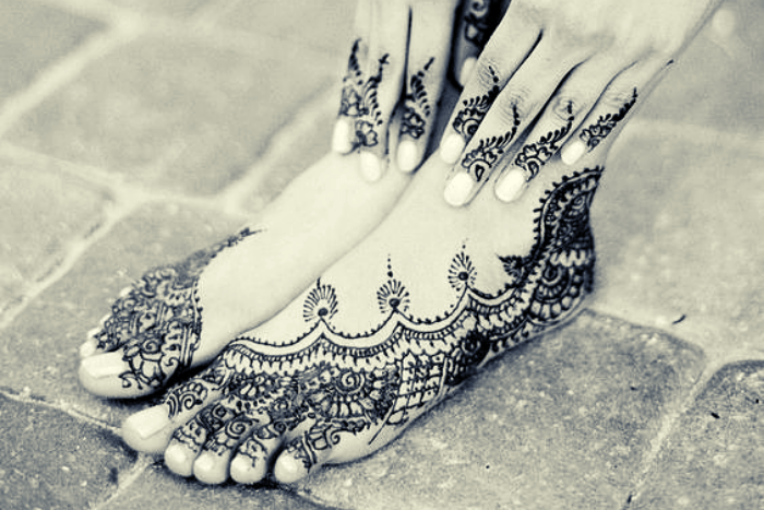 20+ Minimalist Mehendi Designs And The Artists Who Can Create Them ...